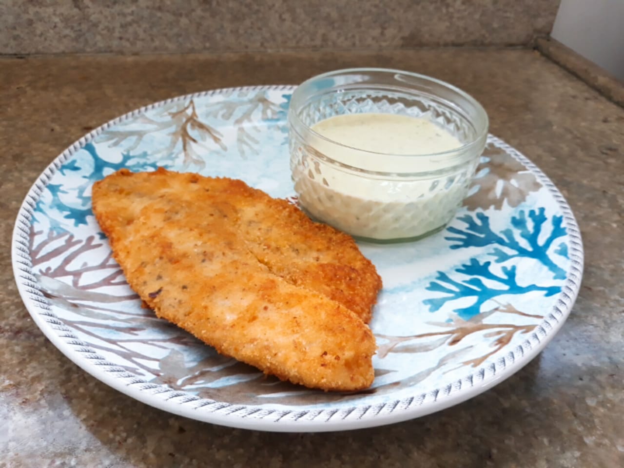 Tilápia Empanada com Maionese de Manjericão - Dona Manteiga Tilápia Empanada com Maionese de Manjericão - Dona Manteiga